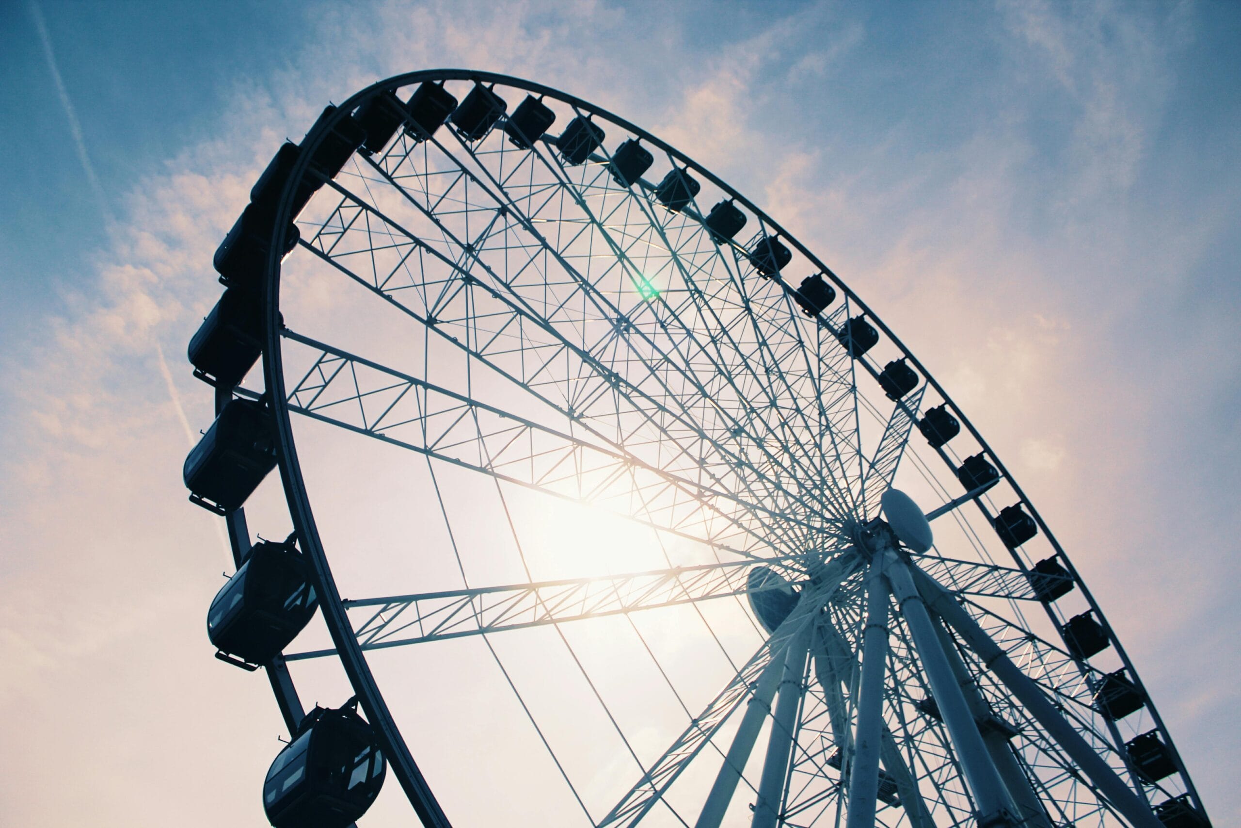 Cheapest Theme Park Days and Times for Budget Travelers - SavTips